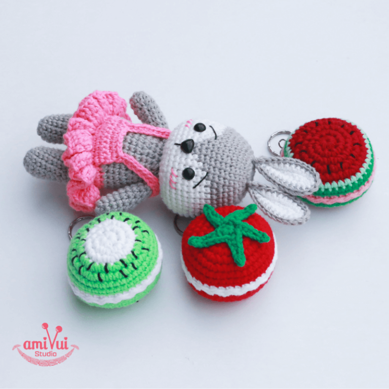 Bunny keychain amigurumi free crochet pattern - Amivui Studio