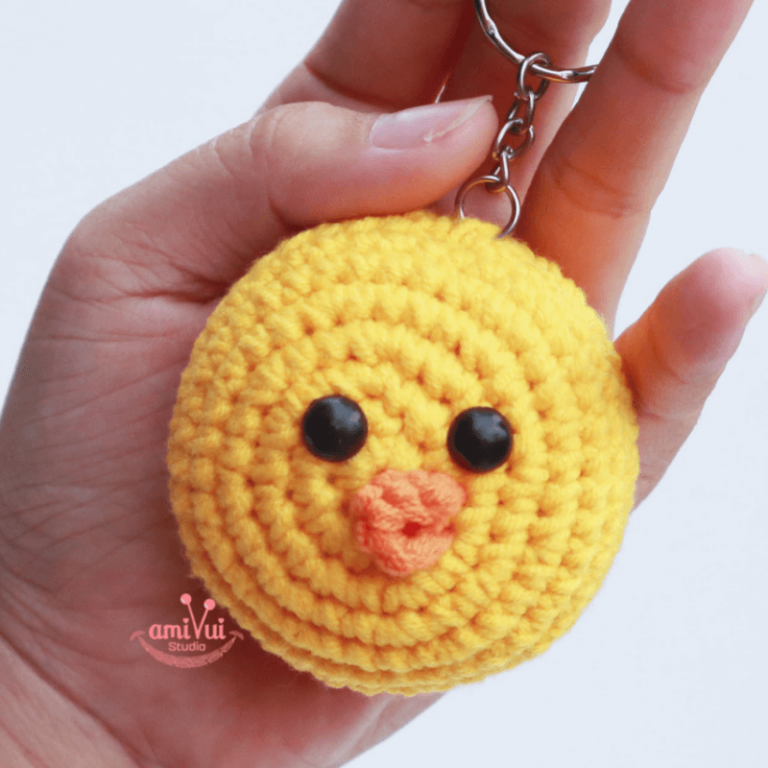 Chicken Keychain Amigurumi Crochet Pattern - Free Tutorial - Amivui Studio