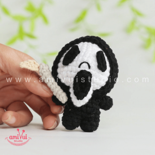 Scream character amigurumi Free crochet pattern - Amivui Studio