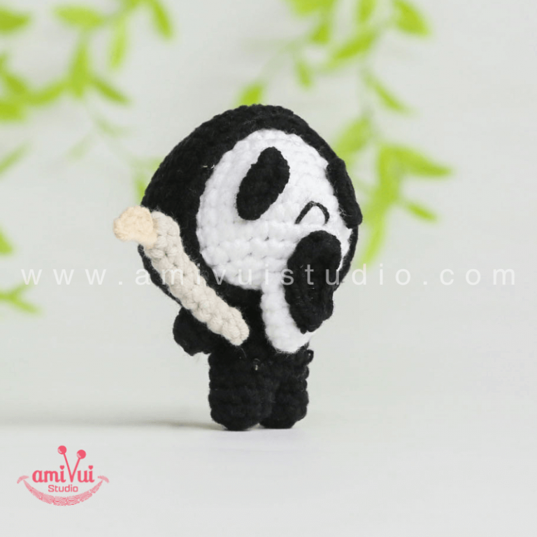 Scream character amigurumi Free crochet pattern - Amivui Studio