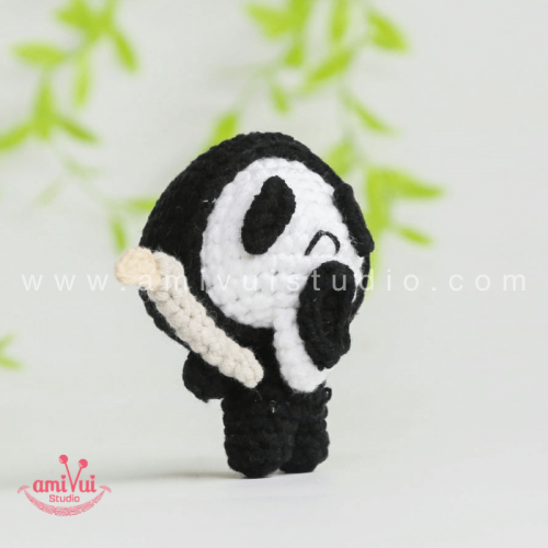 Scream character amigurumi Free crochet pattern - Amivui Studio